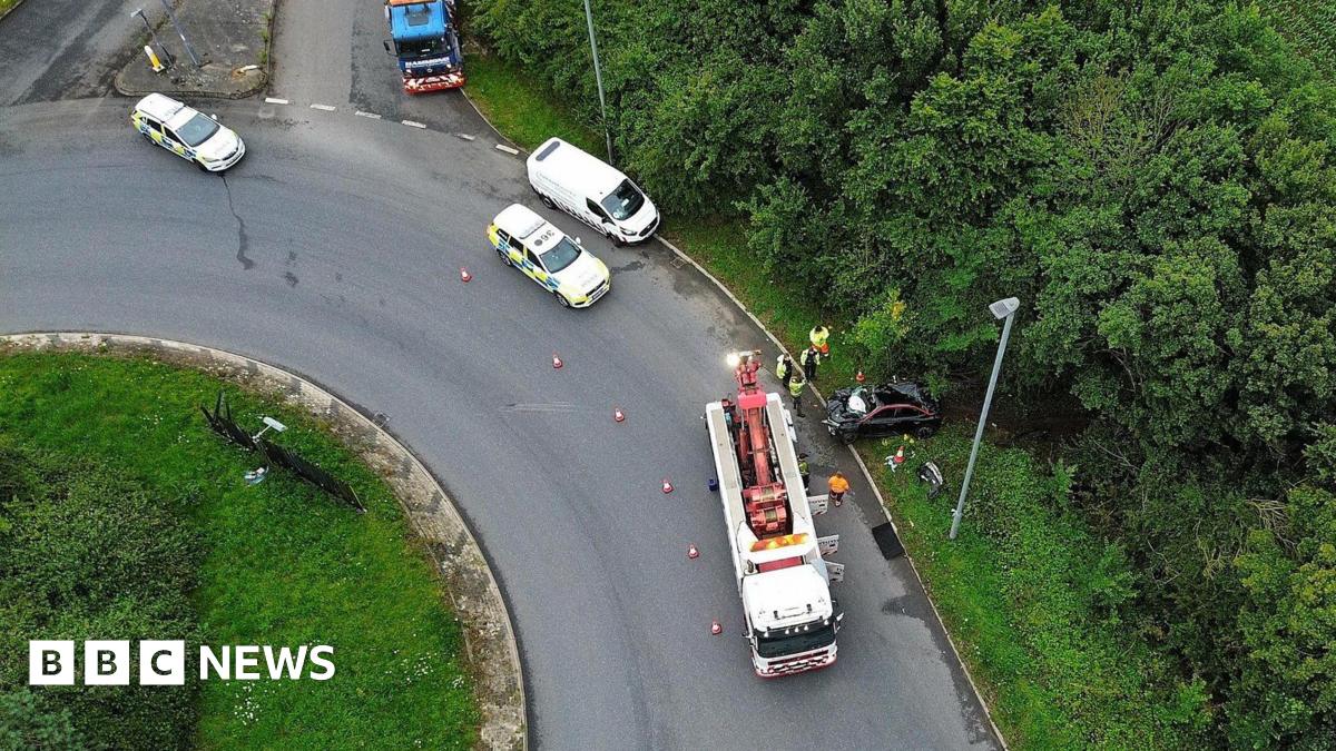 Man rescued after car crash on A140 roundabout in Norfolk - BBC News