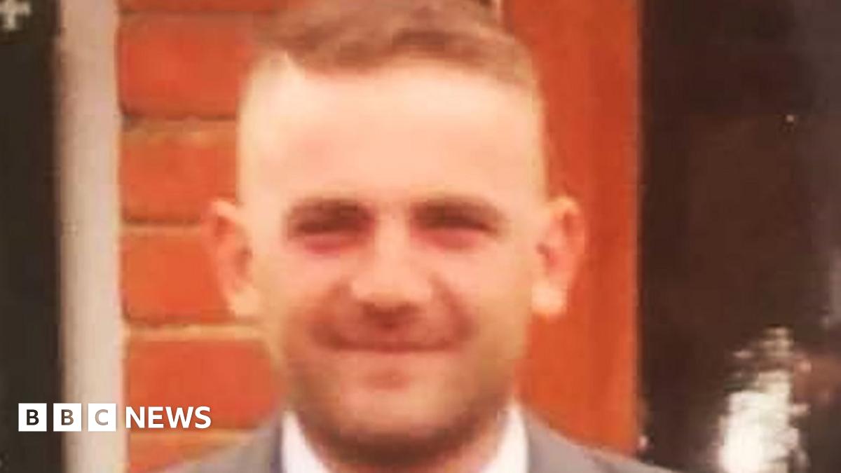 Man guilty of Hemel Hempstead stab death murder - BBC News