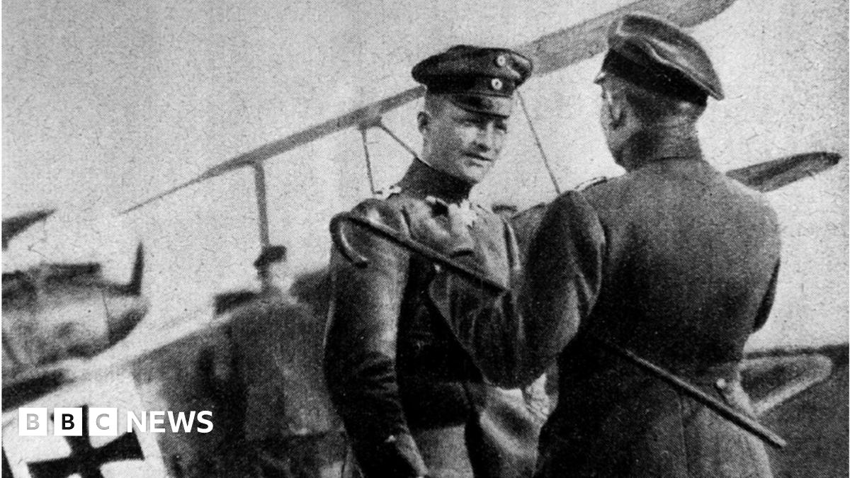 Germany's Red Baron relative meets Welsh WW1 victim's family - BBC News