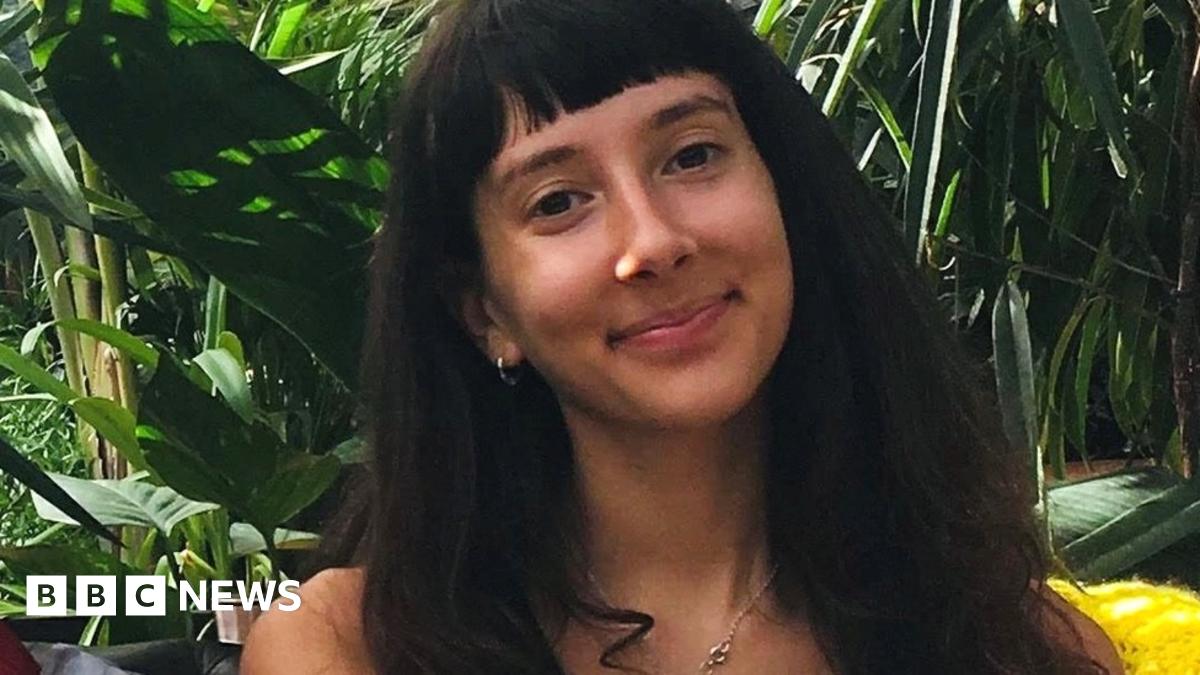 Star Wars: The life of a props trainee on set - BBC News