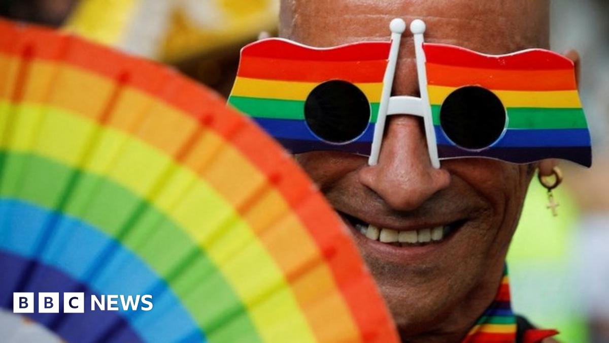 Liverpool to host pride march on behalf of Ukraine - BBC News