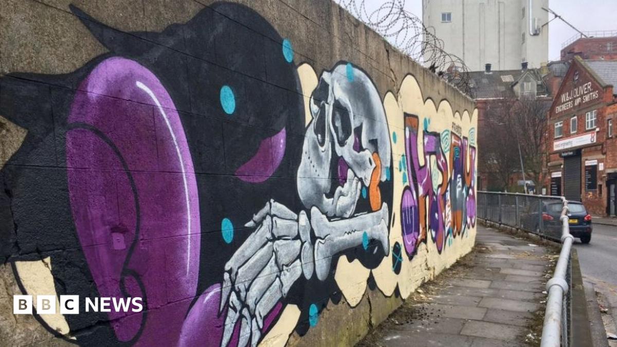 Hull street art plan inspired by Banksy - BBC News