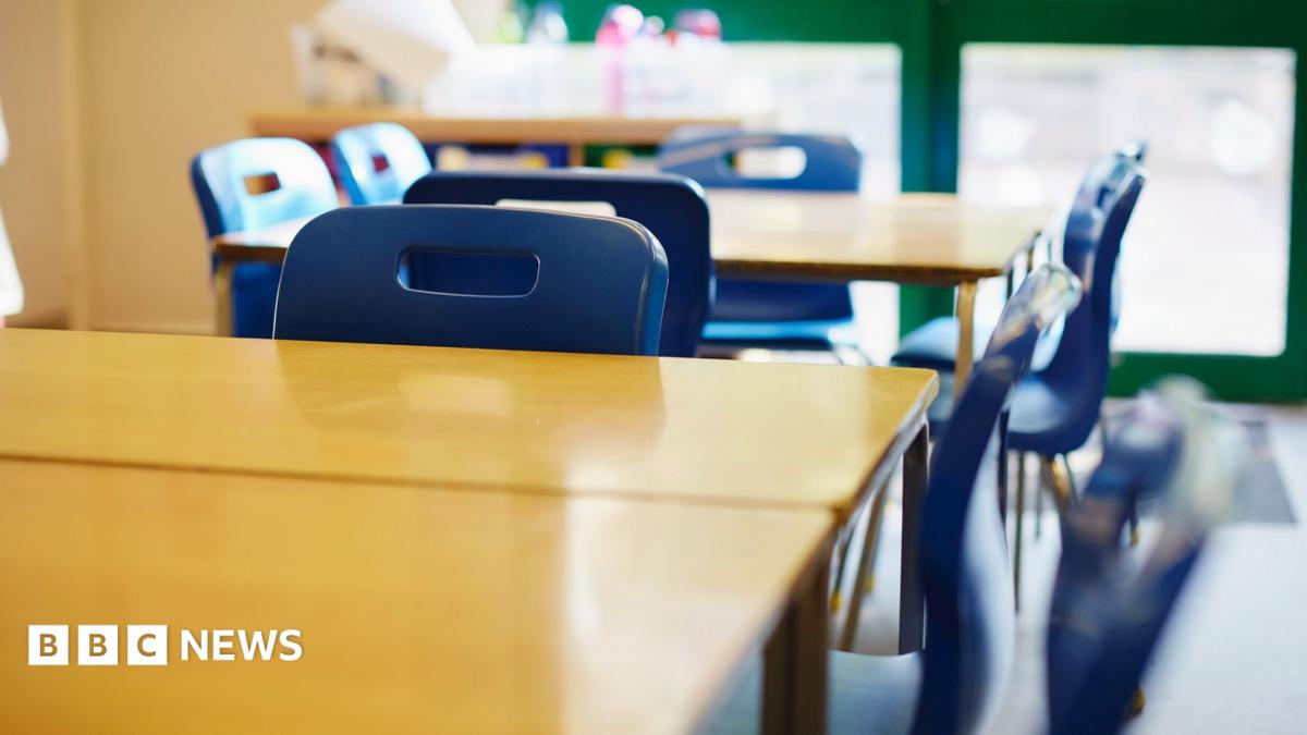 Reigate: School relocation plans rejected by councillors - BBC News