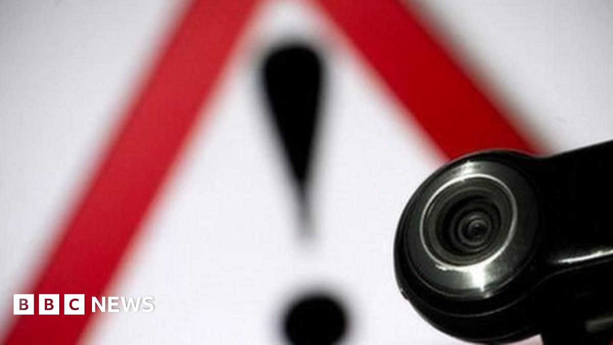 Scam baiter: Why I risk death threats to expose online cons - BBC News