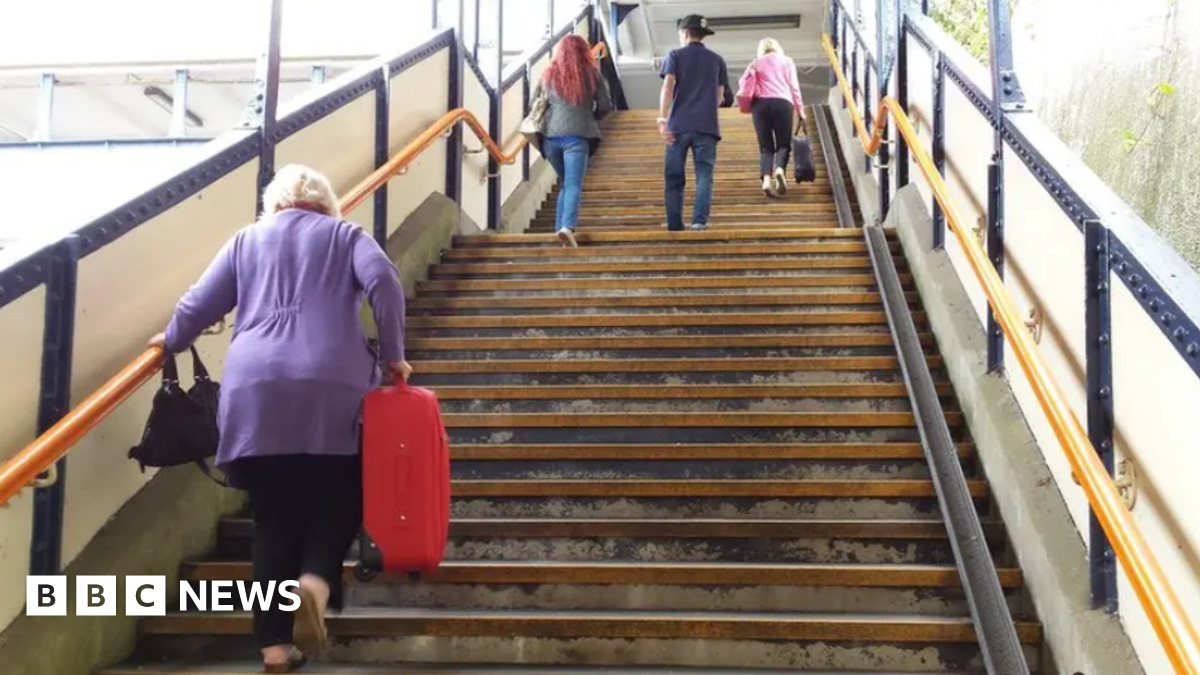 Long wait for Pokesdown Station lifts could be stalled again - BBC News