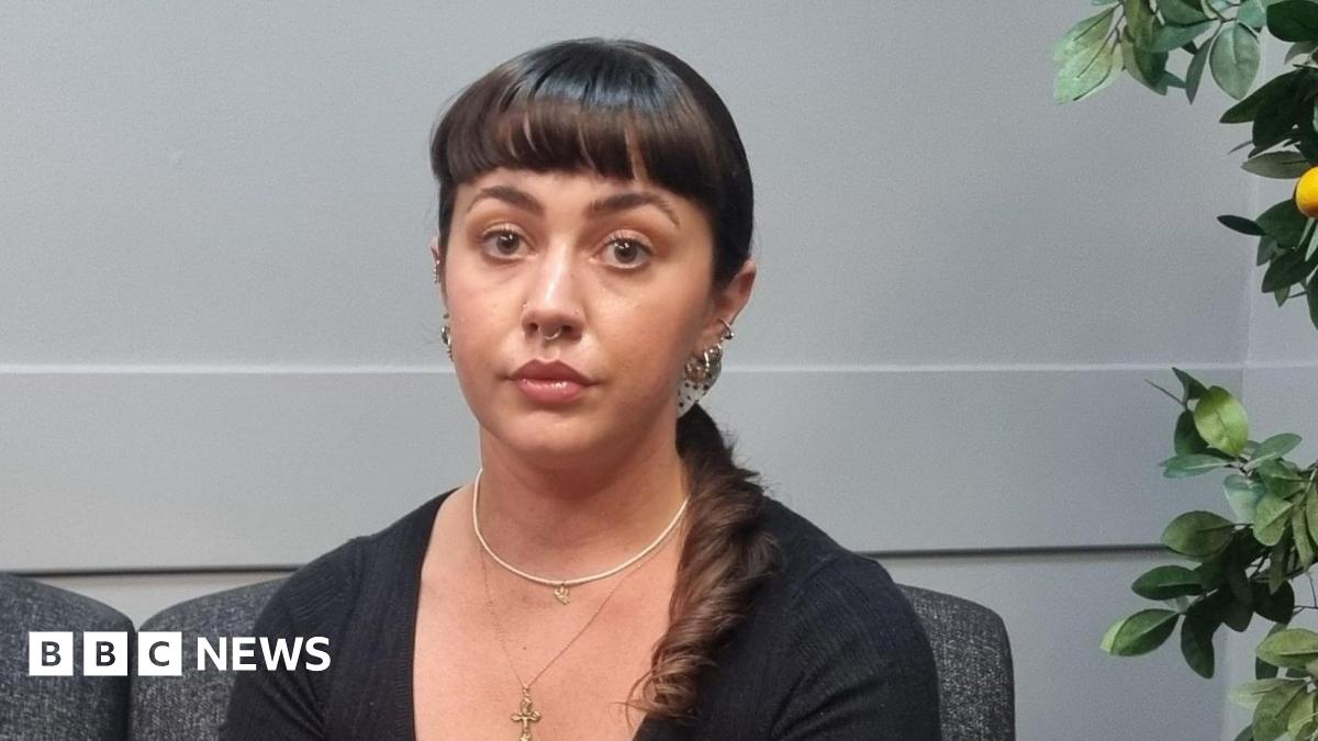 Police mugshots: PSNI policy protects criminals, says victim - BBC News