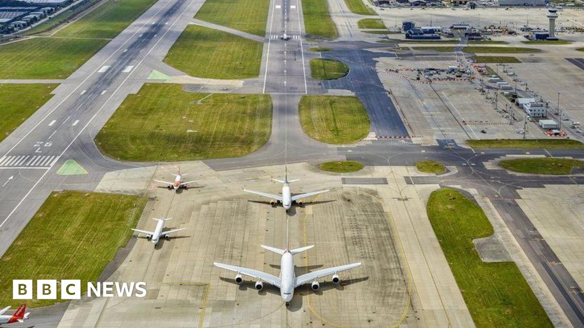 Gatwick Airport runway plans accepted by planning inspectors - BBC News