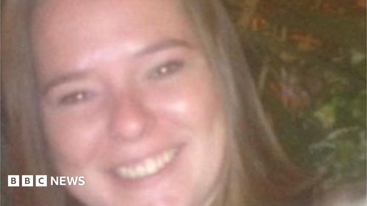 Sutton murder arrest after woman hit by van dies - BBC News