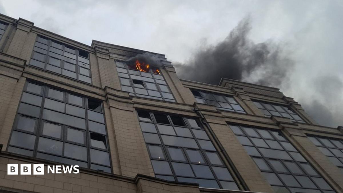 Oil pan fire cause of top-floor blaze in Bournemouth - BBC News