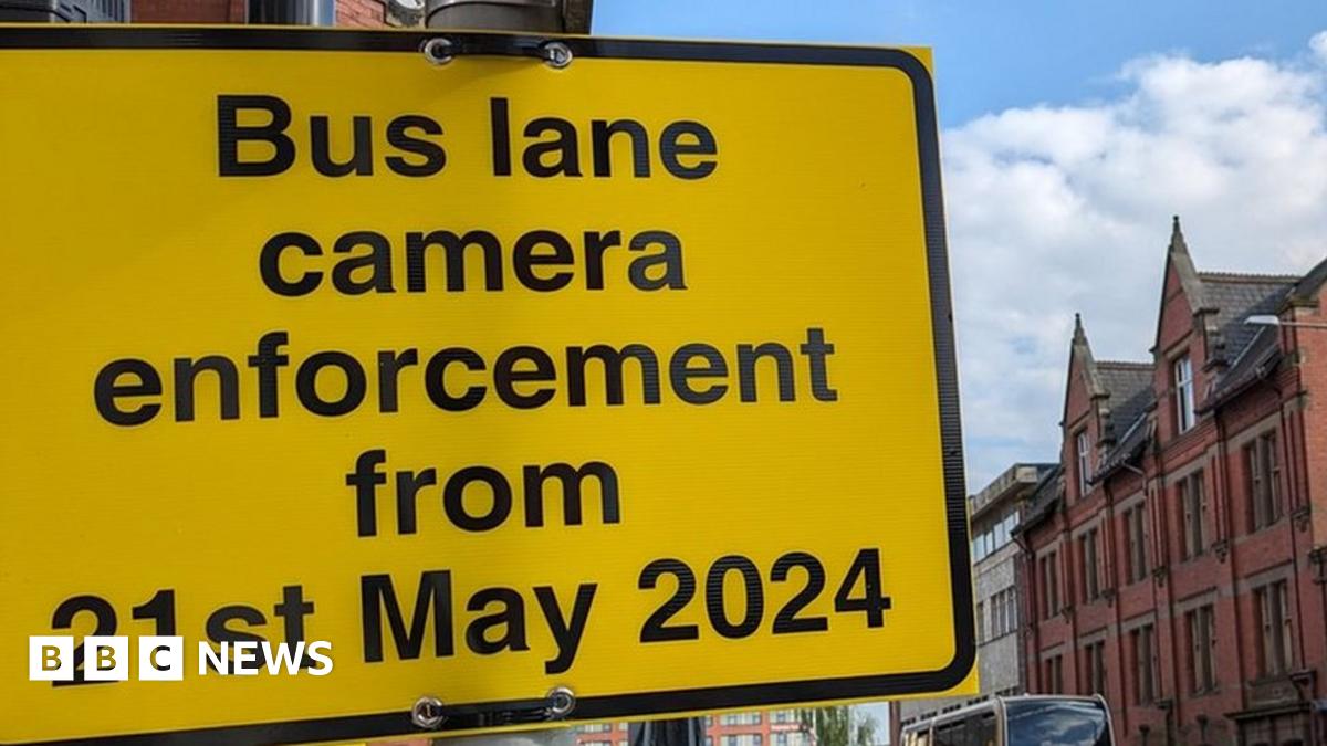 Preston drivers warned as new bus gate opens in city - BBC News