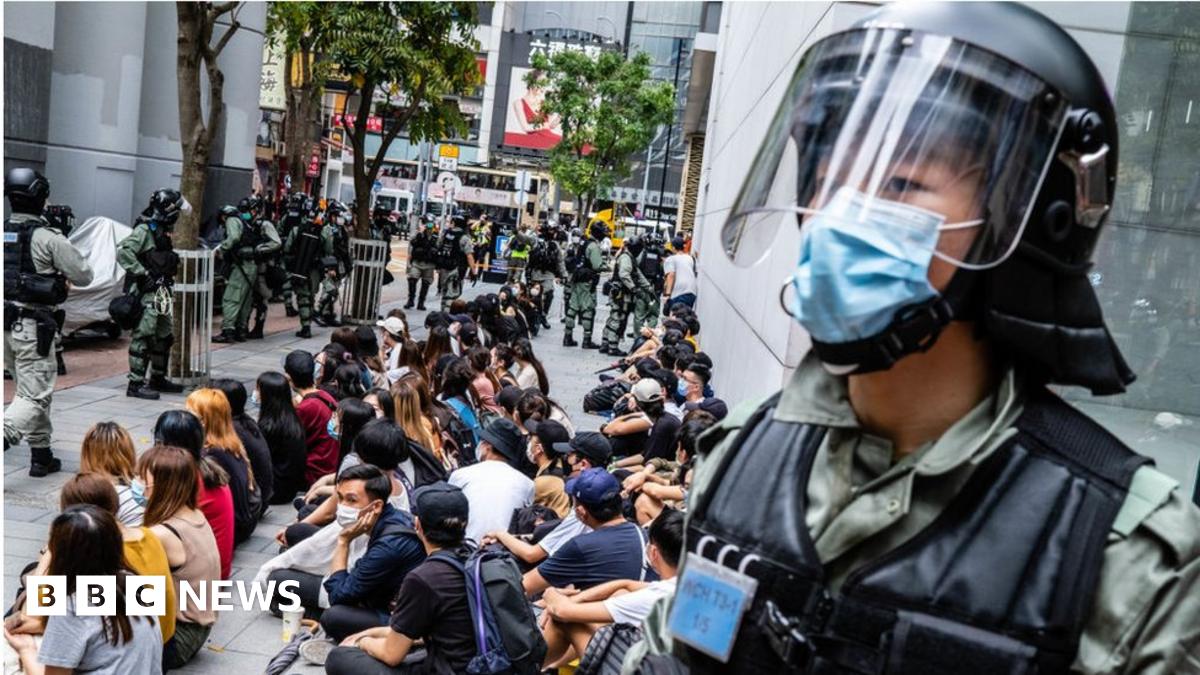 HSBC and StanChart back China security laws for HK - BBC News