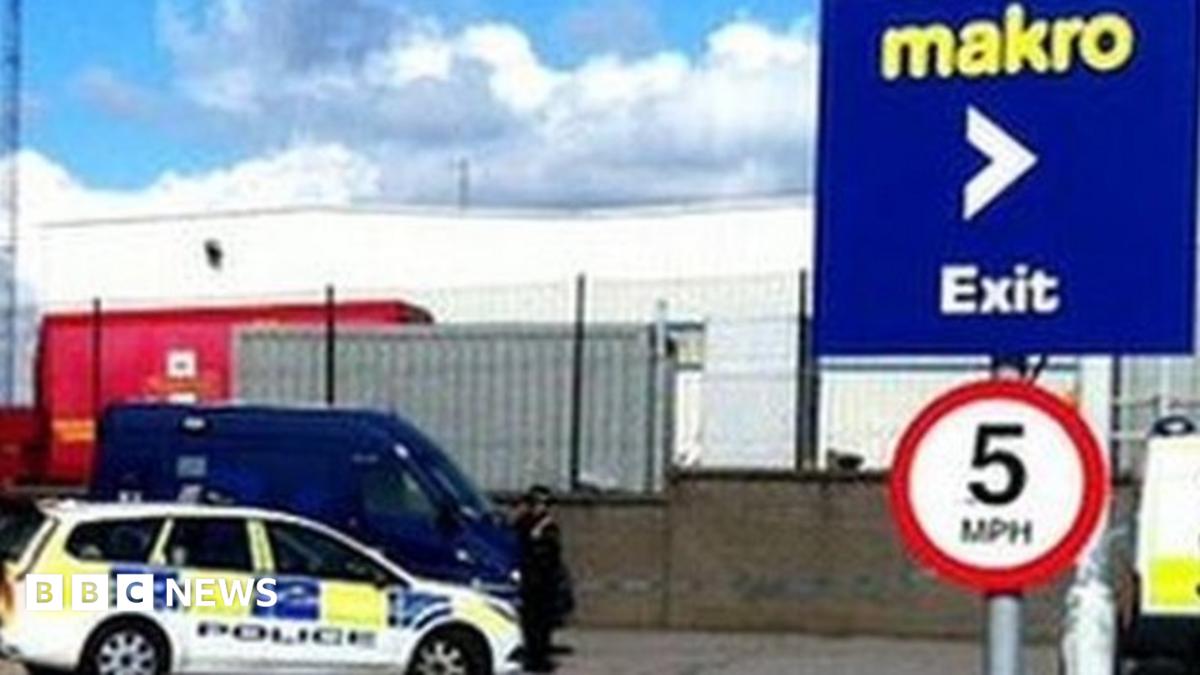 Appeal over stolen frozen turkeys from Makro in Aberdeen - BBC News
