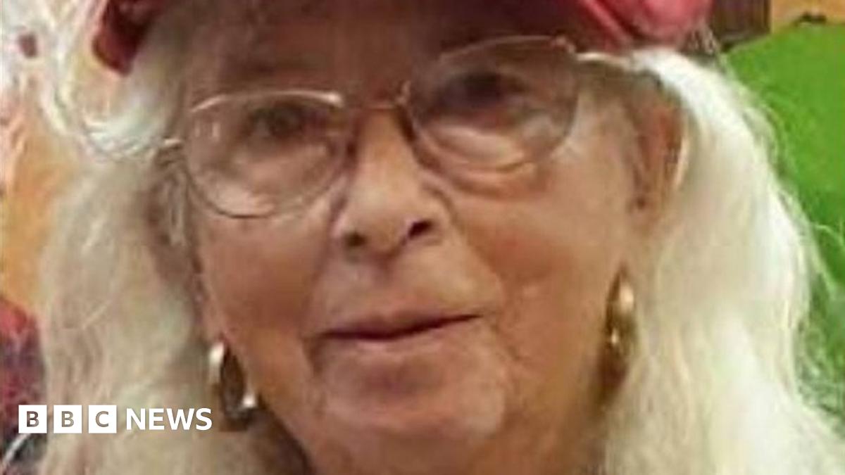 Swansea: Inquest suspended for woman who died in car fire - BBC News