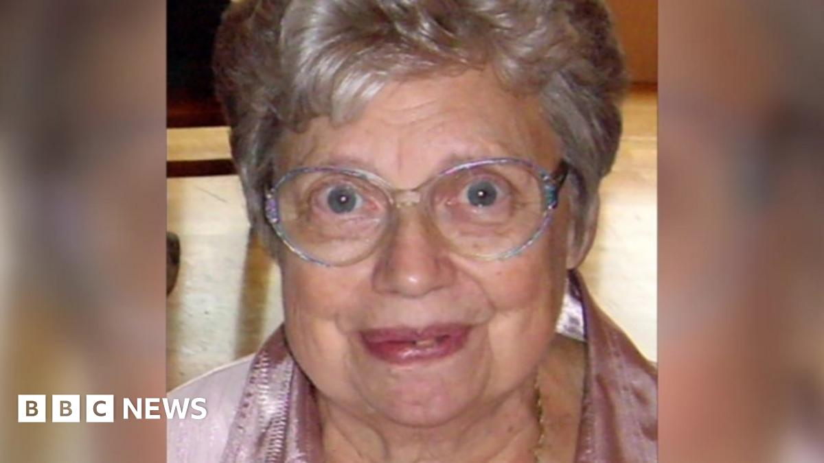 Payout after woman was kept alive against her will - BBC News