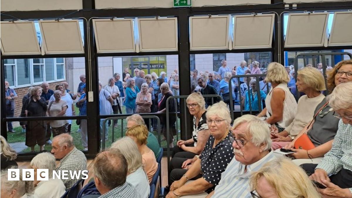 Hundreds of Burnham-on-Crouch residents attend meeting on future of GP ...