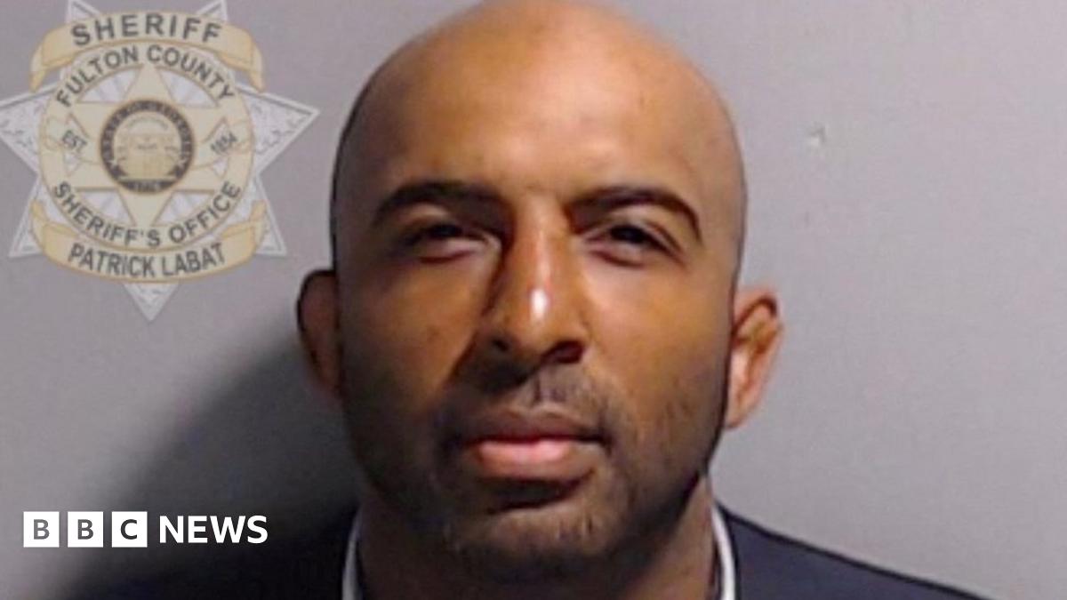 Harrison Floyd: Georgia judge declines to jail Trump co-defendant before trial - BBC News