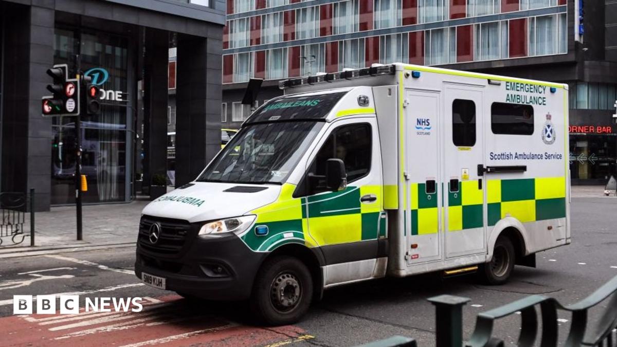 Scottish Ambulance Service response times show improvement - BBC News