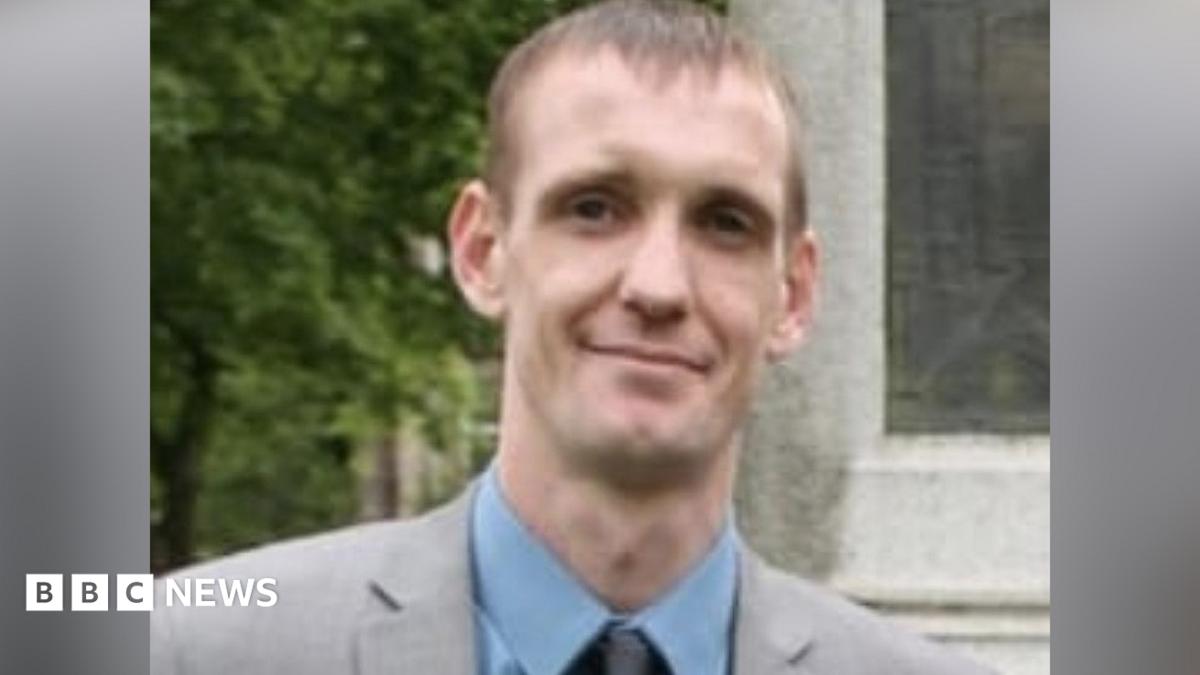 Police name pedestrian who died in Cardross crash - BBC News