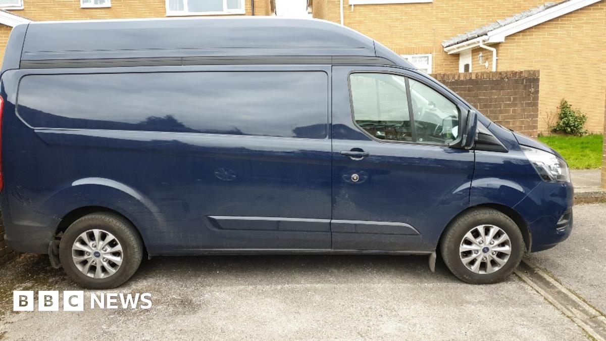 Van driver badly hurt trying to stop theft in Lingfield - BBC News