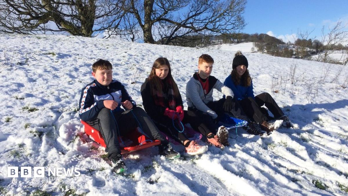 Snow in Wales: Wintry weather pictures - BBC News