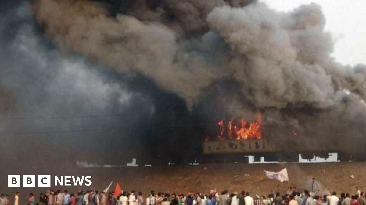 Andhra Pradesh: Violent India protests over caste quotas - BBC News