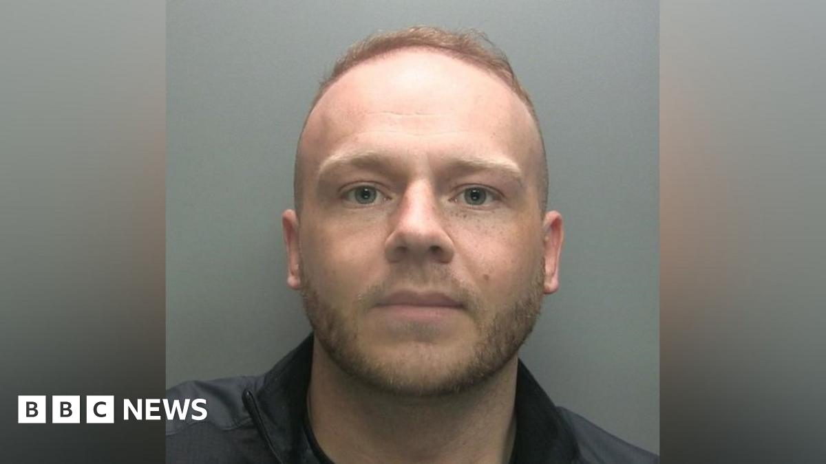 Murderer Kane Hull to serve further jail time over arson plot - BBC News