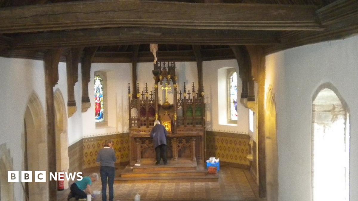 Rotherwas Chapel opens for first public mass - BBC News