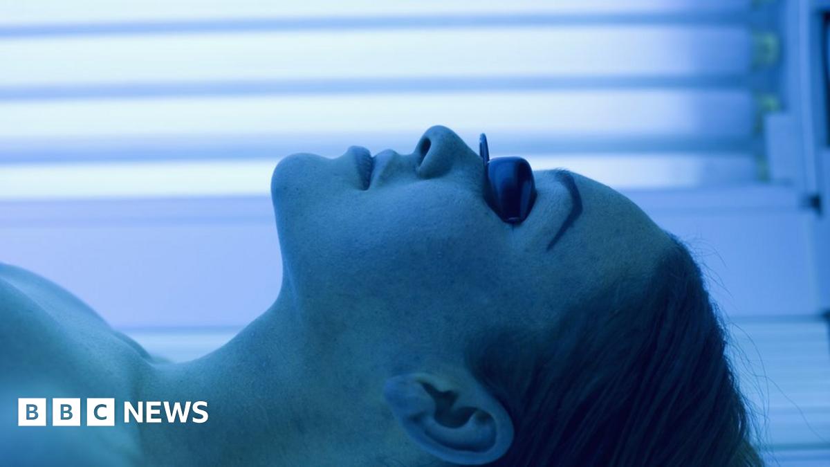 Stirling tanning firm Indigo Sun to expand after record profits - BBC News