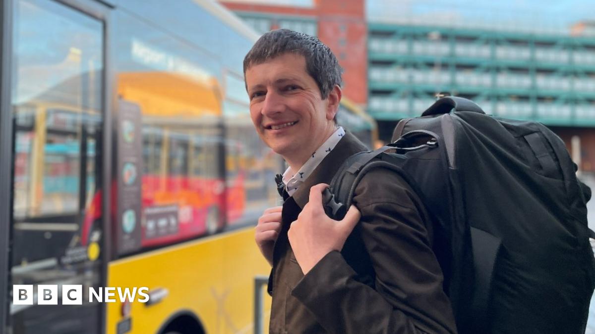 Man begins 320-mile journey from Derby to Cornwall on buses - BBC News