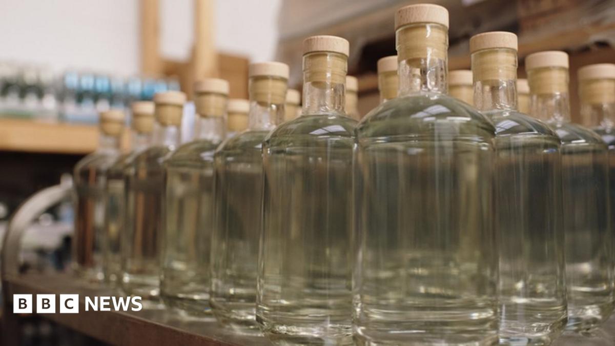 Is glass important to Scotland's deposit return scheme? - BBC News