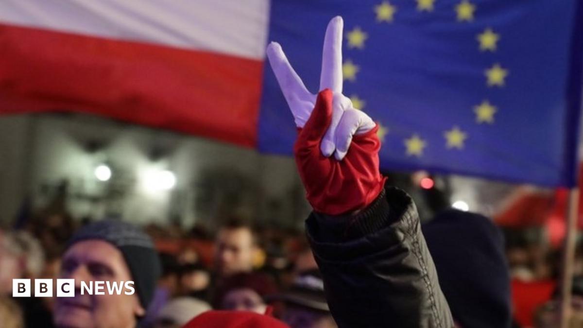 Fresh Poland protests over judiciary reform - BBC News