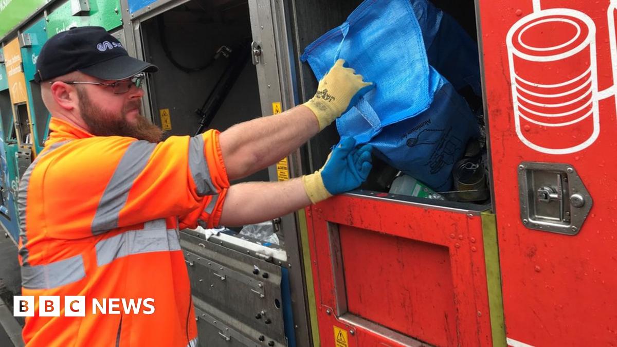 Somerset Waste Partnership plans to run bin lorries on vegetable oil - BBC News