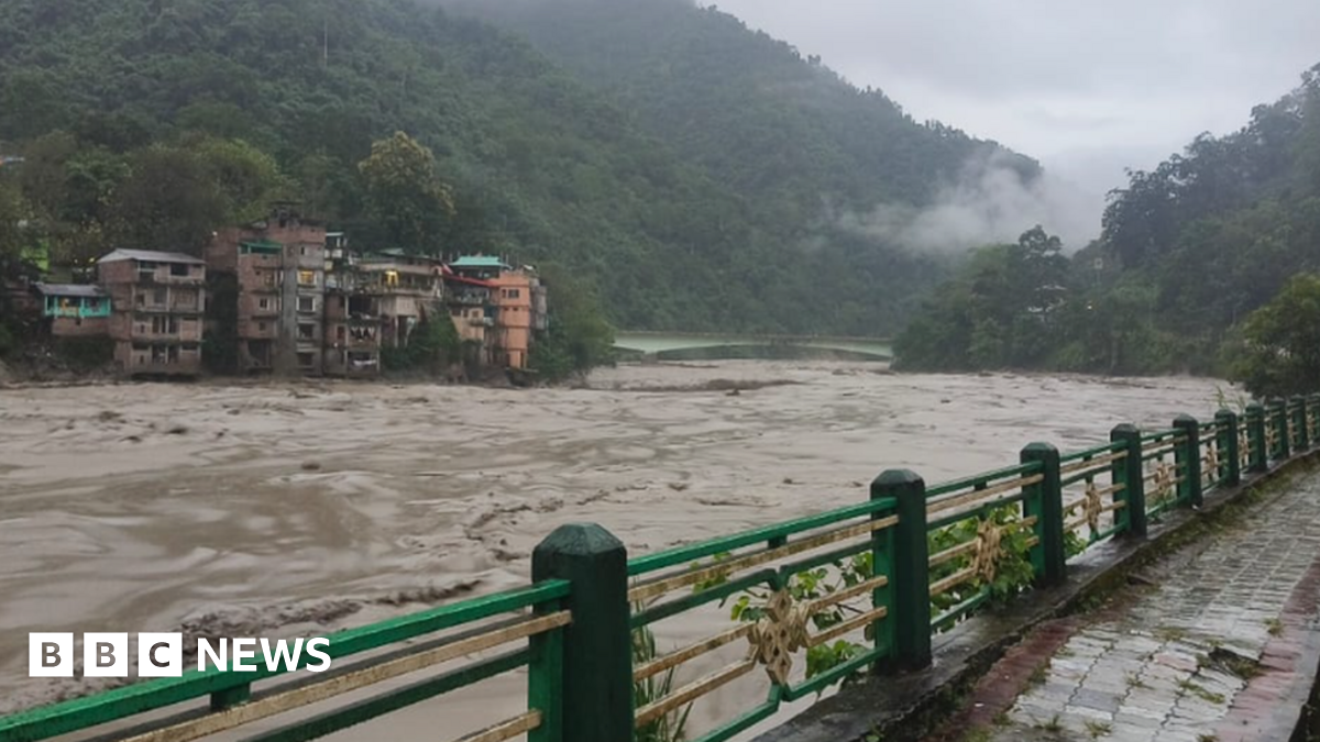 Sikkim cloud burst: At least 22 Indian troops missing after flash floods - BBC News