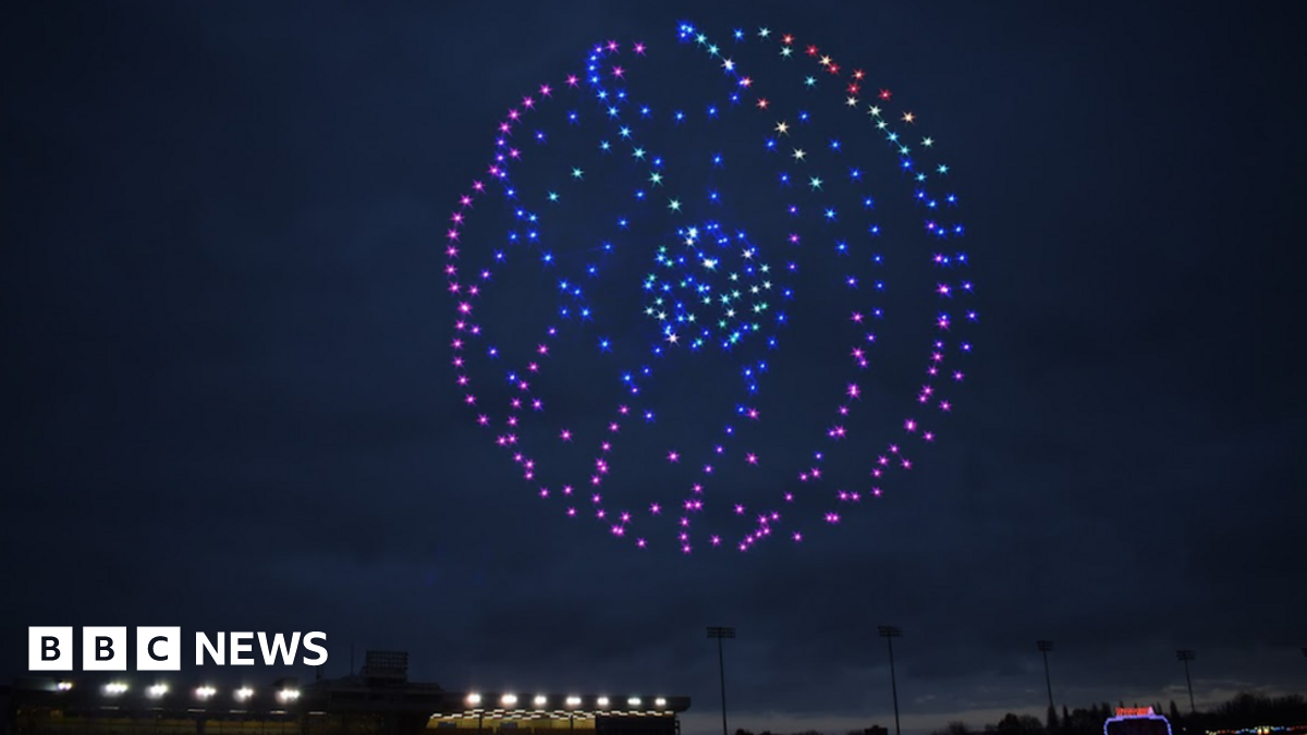 Wolverhampton: Apology after ticket holders miss drone light show - BBC ...