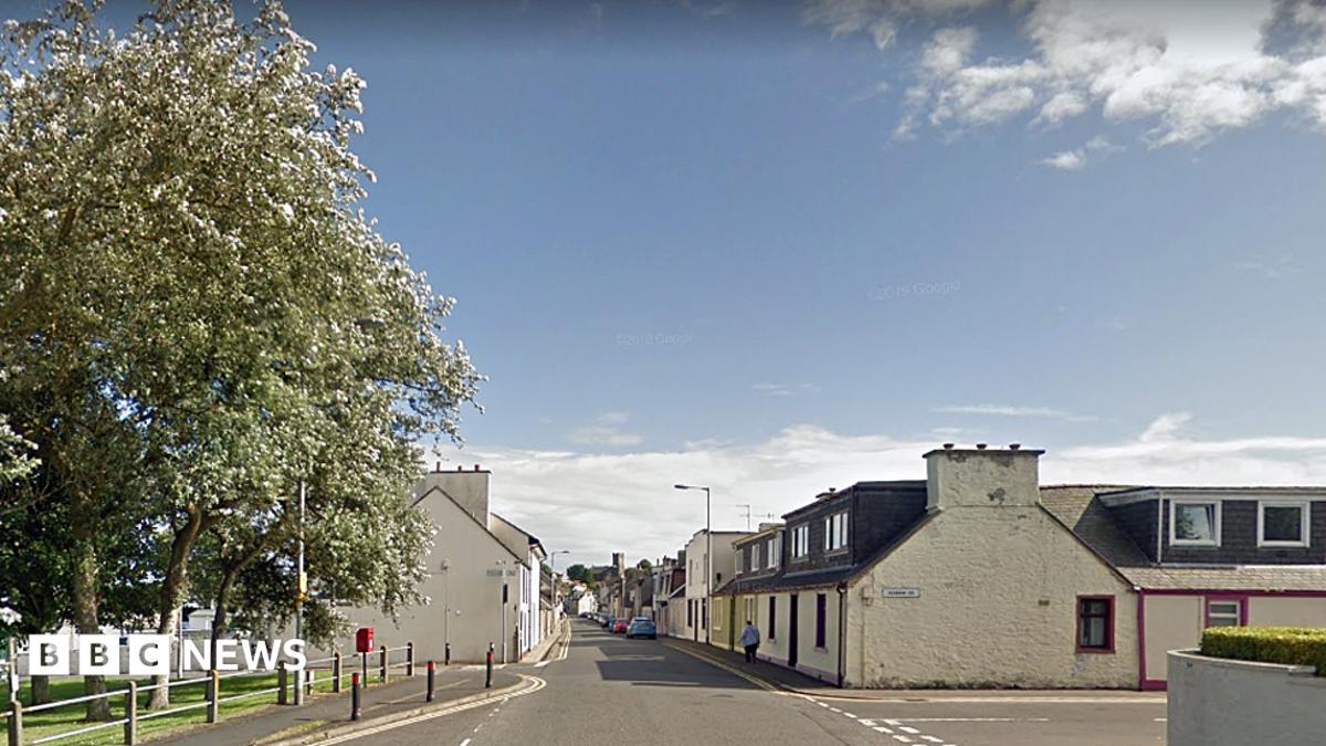 Two men badly hurt in 'linked' assaults in Stranraer - BBC News