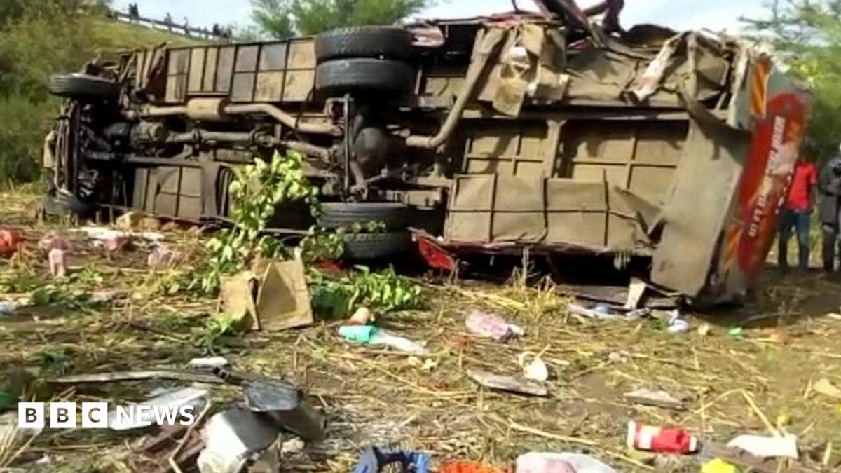 Kenya bus crash kills 50 on way to Kisumu - BBC News
