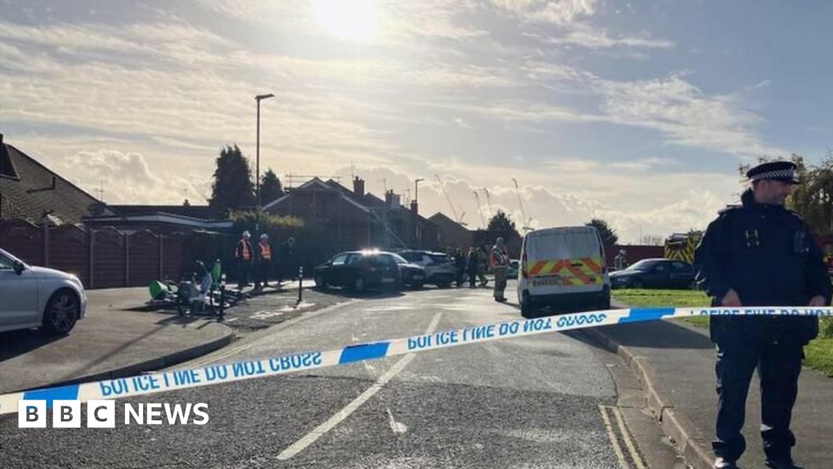 Hounslow house fire: Sixth person confirmed dead - BBC News