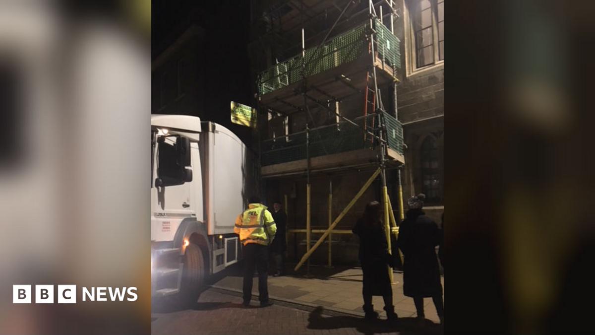 Lorry wedged on Cambridge scaffolding during Sainsbury's delivery - BBC ...