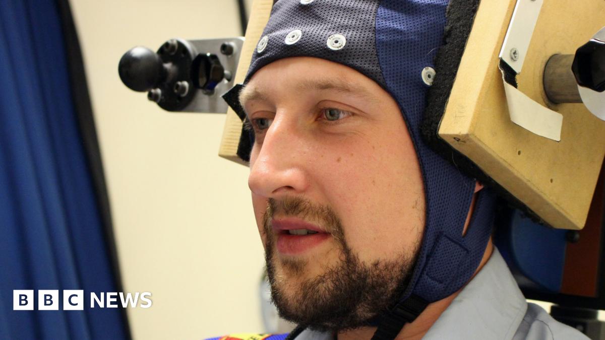 Travel sickness study: Brain zaps 'may ease symptoms' - BBC News