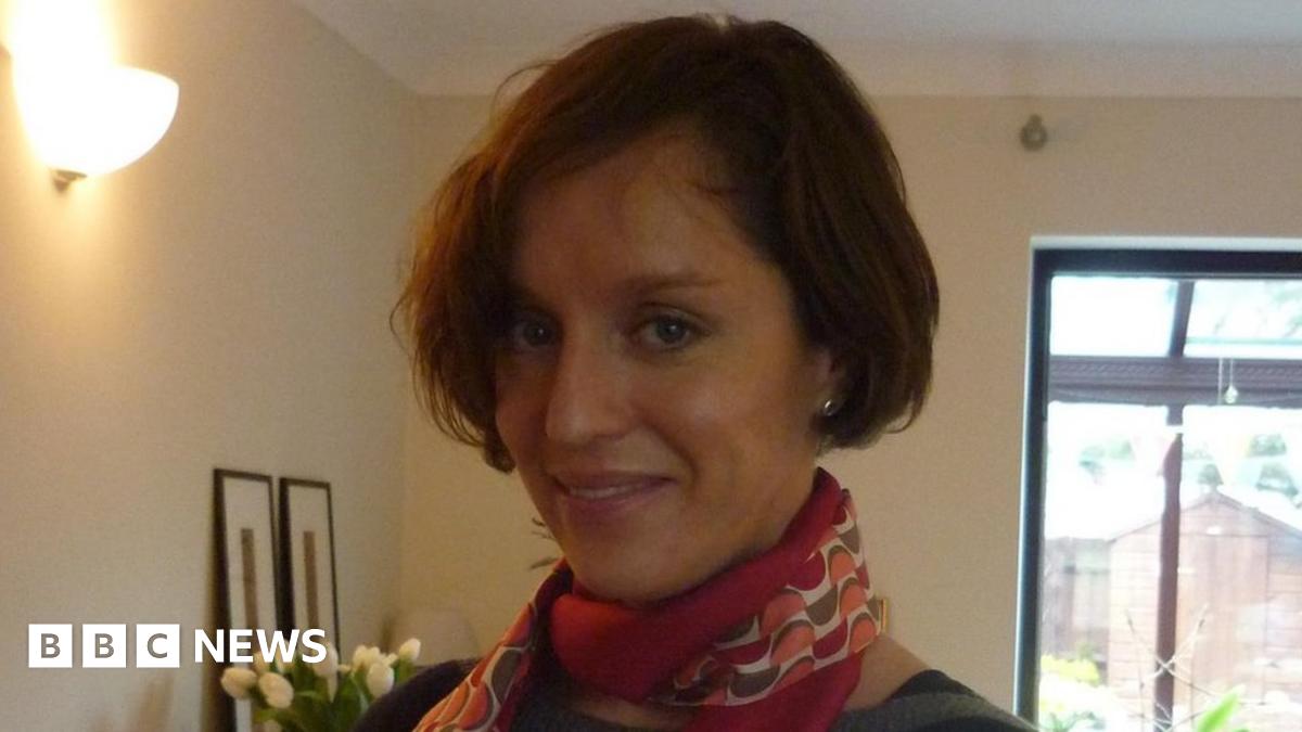 Tributes paid to Hazel Nunn after fatal A181 crash - BBC News