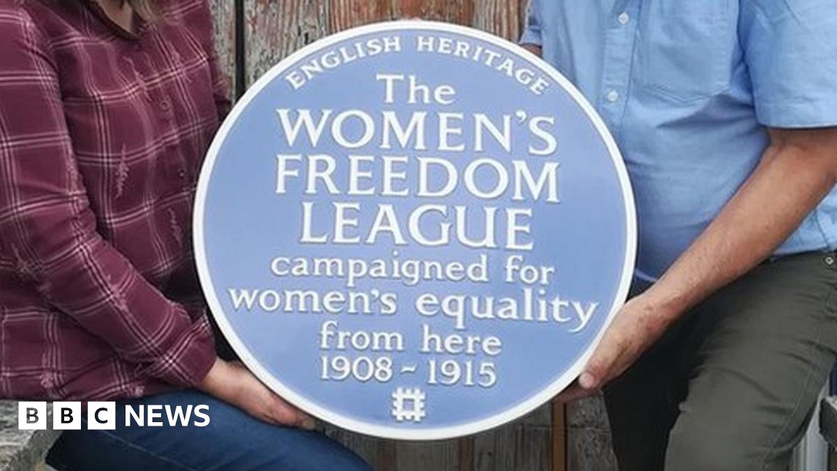 Blue plaque scheme celebrates major milestone - BBC News