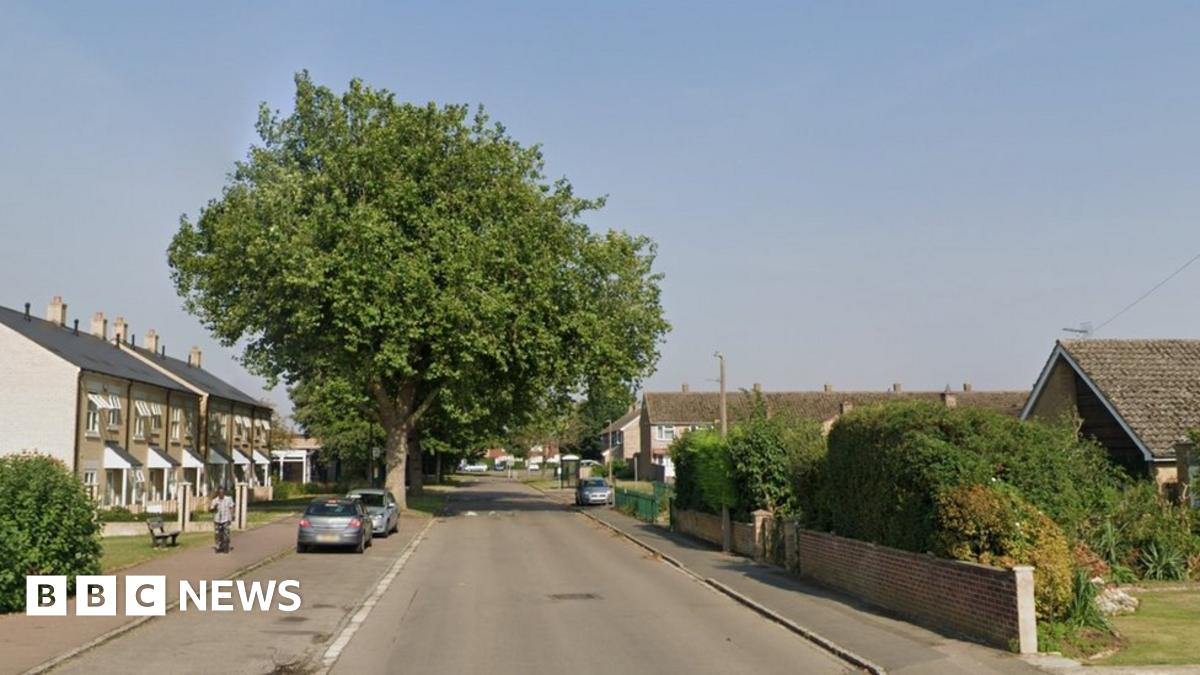 Woman raped walking through Bicester housing estate - BBC News