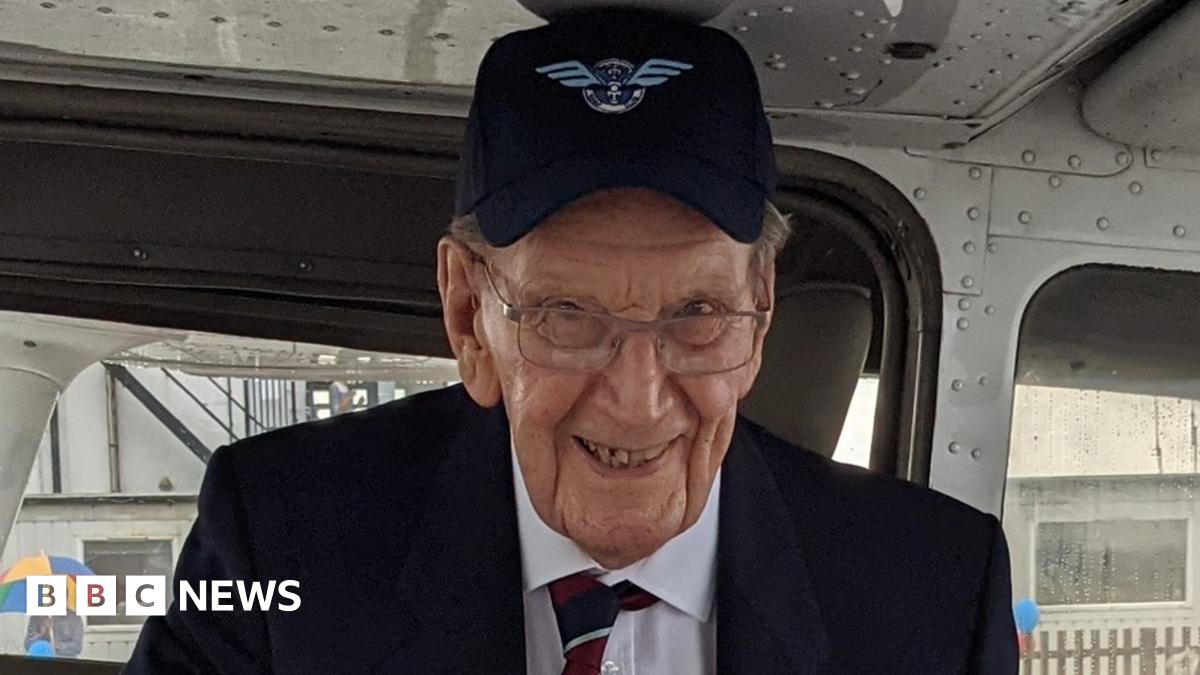 WW2 pilot has 100th birthday flight over Shropshire - BBC News