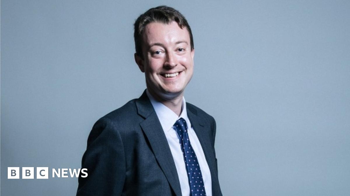 MP Simon Clarke stands by nurses-using-foodbanks remarks - BBC News