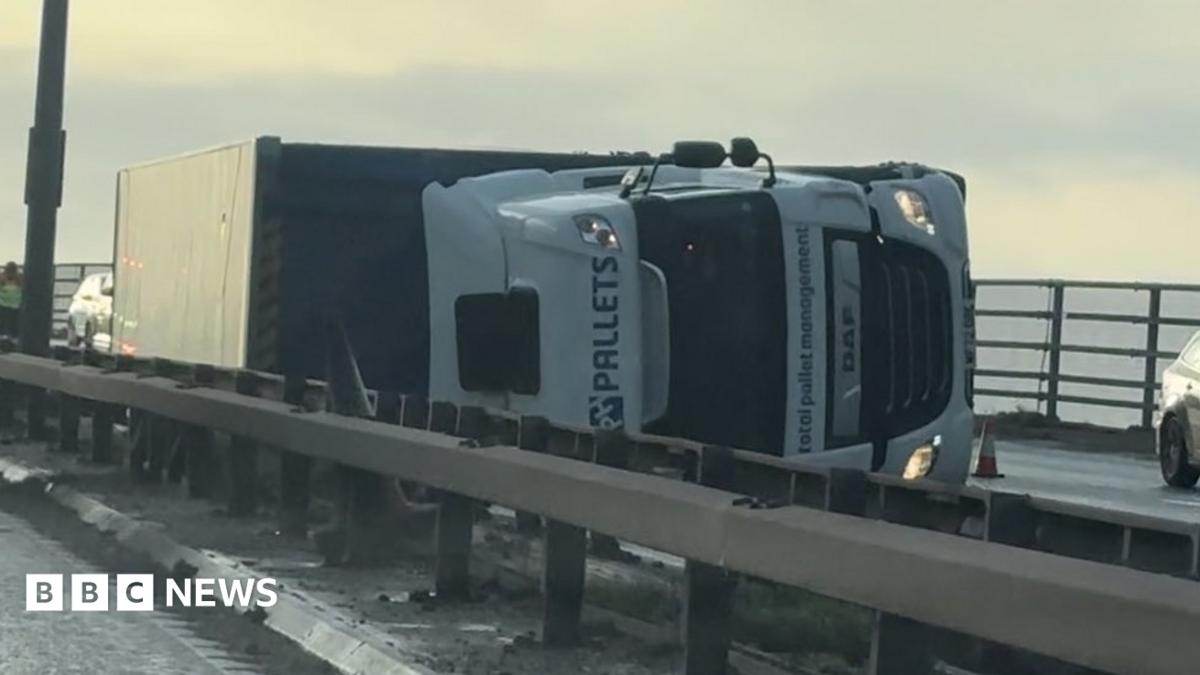 Storm Pia: Strong winds cause lorry to overturn closing M60 - BBC News