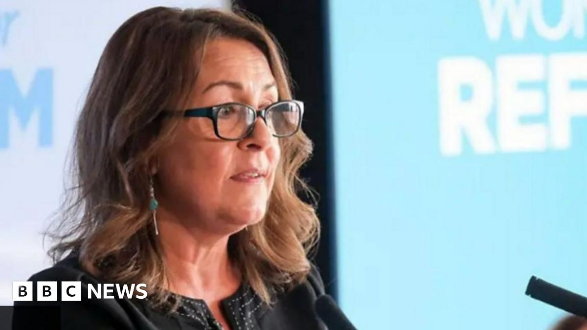 Five Reform UK councillors booted out of party in Kent - BBC News