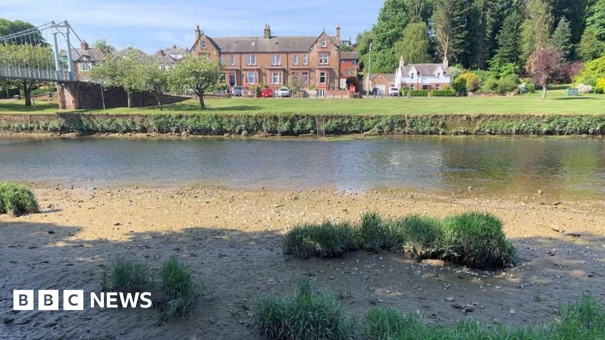 Water savings call as dry August hits reservoir levels - BBC News