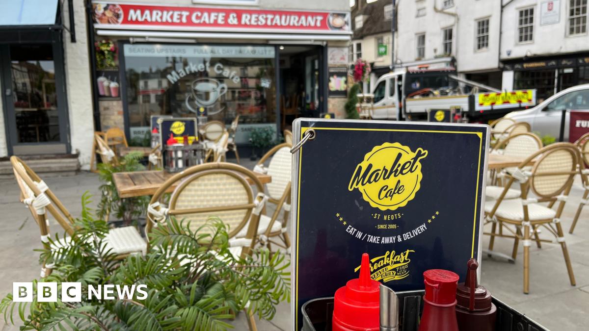St Neots market square reopens after multimillion-pound revamp - BBC News