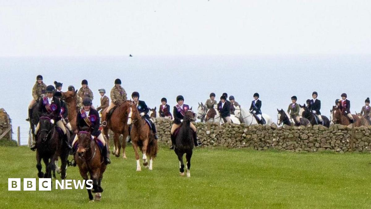 Berwick border riding event hopes for record horse numbers - BBC News