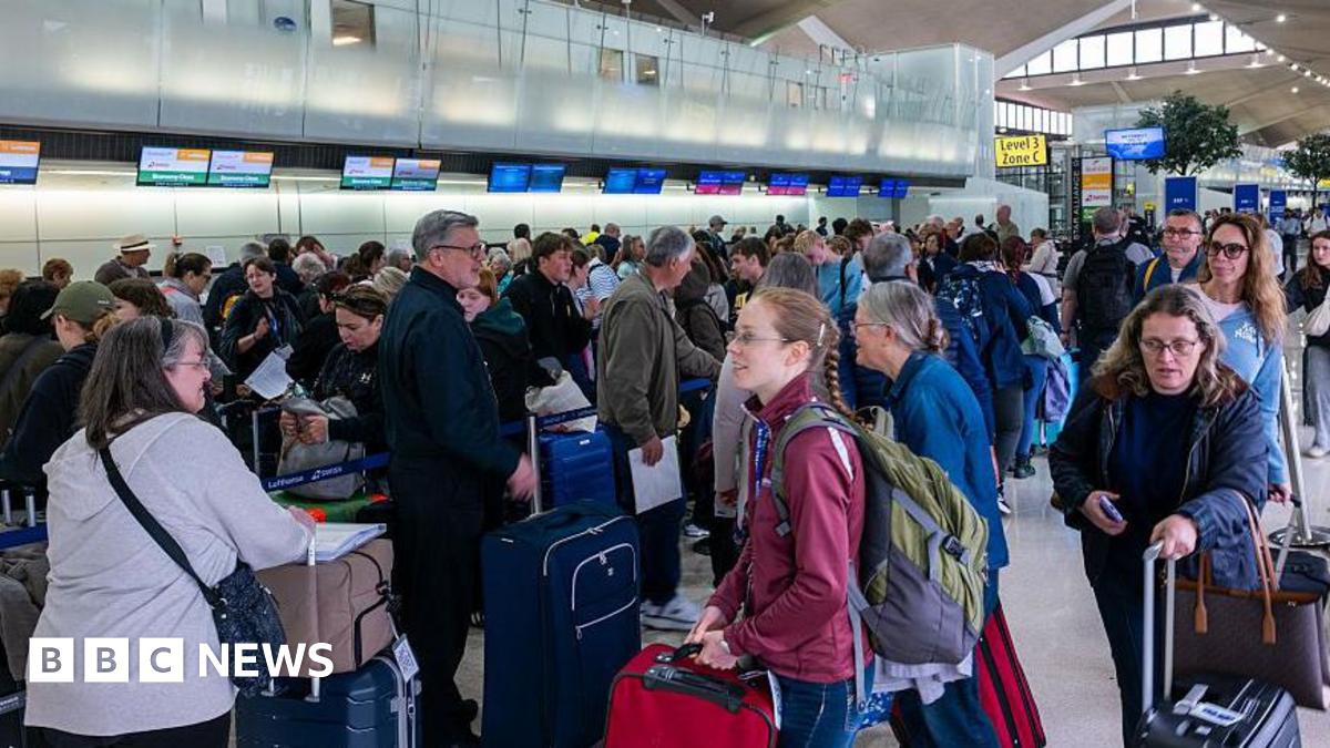 Newark air traffic controllers briefly lost contact with planes, union ...